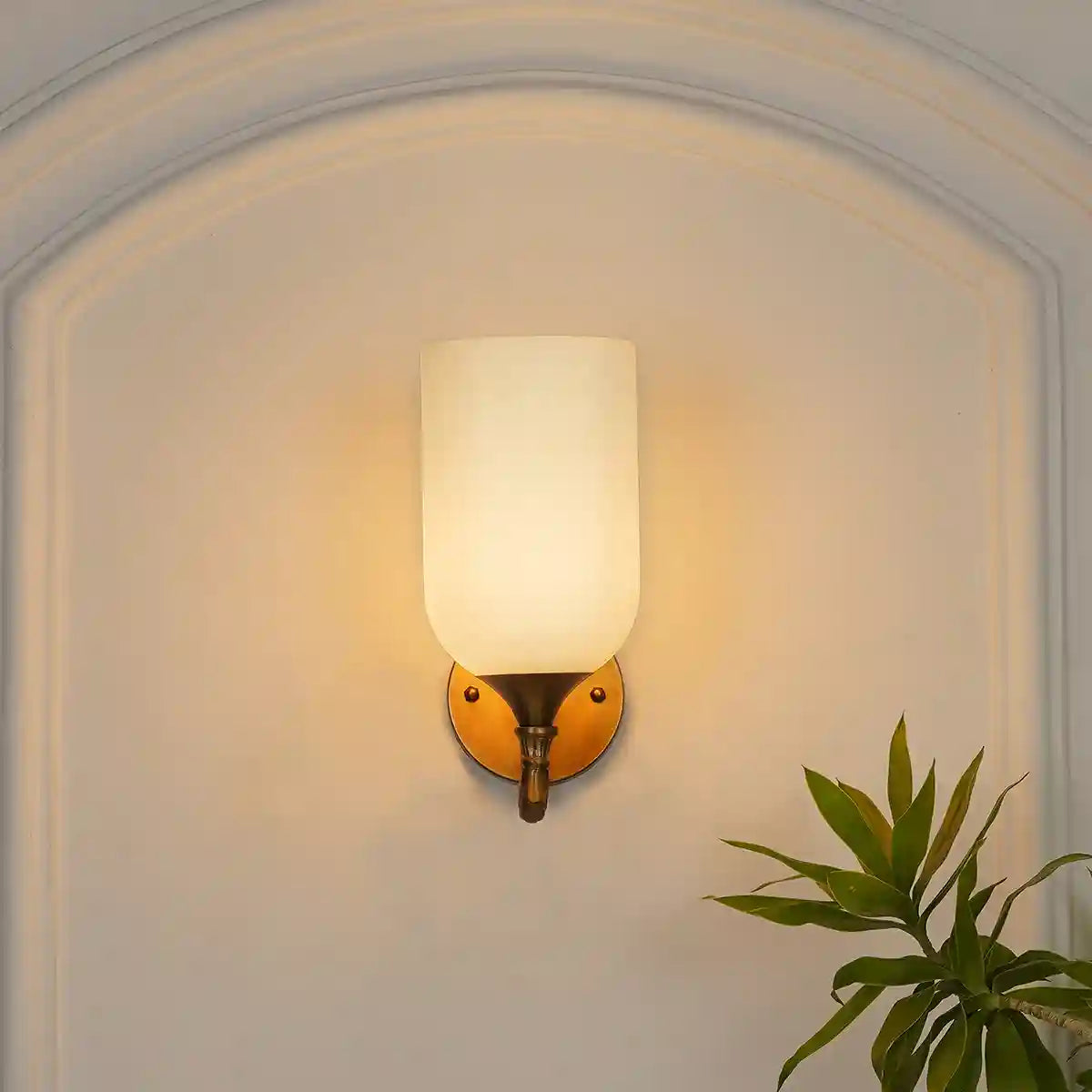 MARACAS Glass and Metal Wall Light – KAPOOR-E-ILLUMINATIONS PRIVATE LIMITED